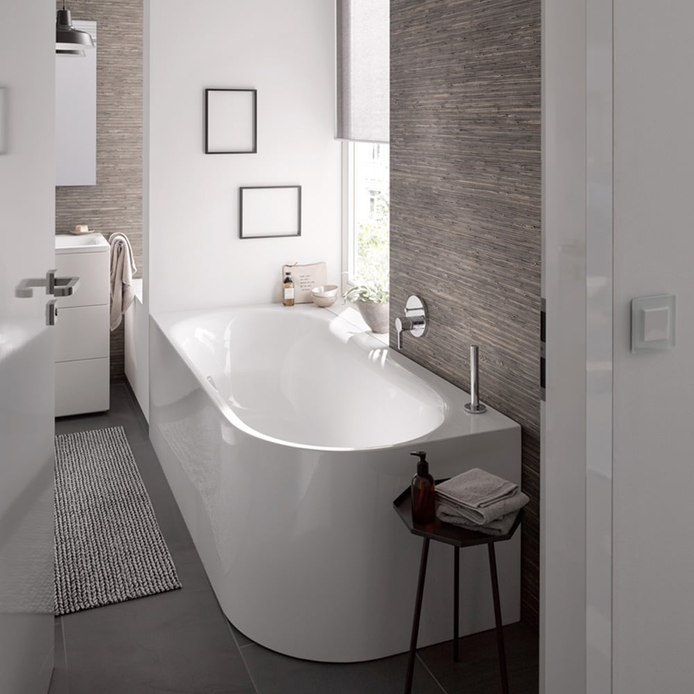 Bette Lux Oval Silhouette corner bath, with panel with BetteGlaze Plus ...