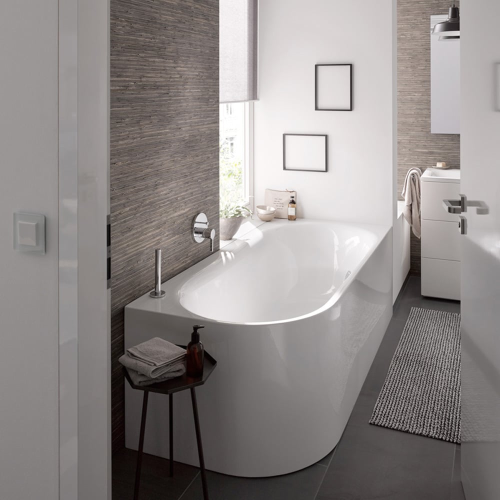 Bette Lux Oval Silhouette corner bath, with panel with BetteGlaze Plus ...
