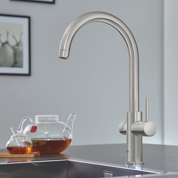 Grohe Red kitchen fitting, with hot and filter system, can be swivelled ...