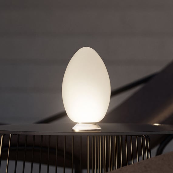 FontanaArte Uovo rechargeable table lamp, LED dimmable, white ...