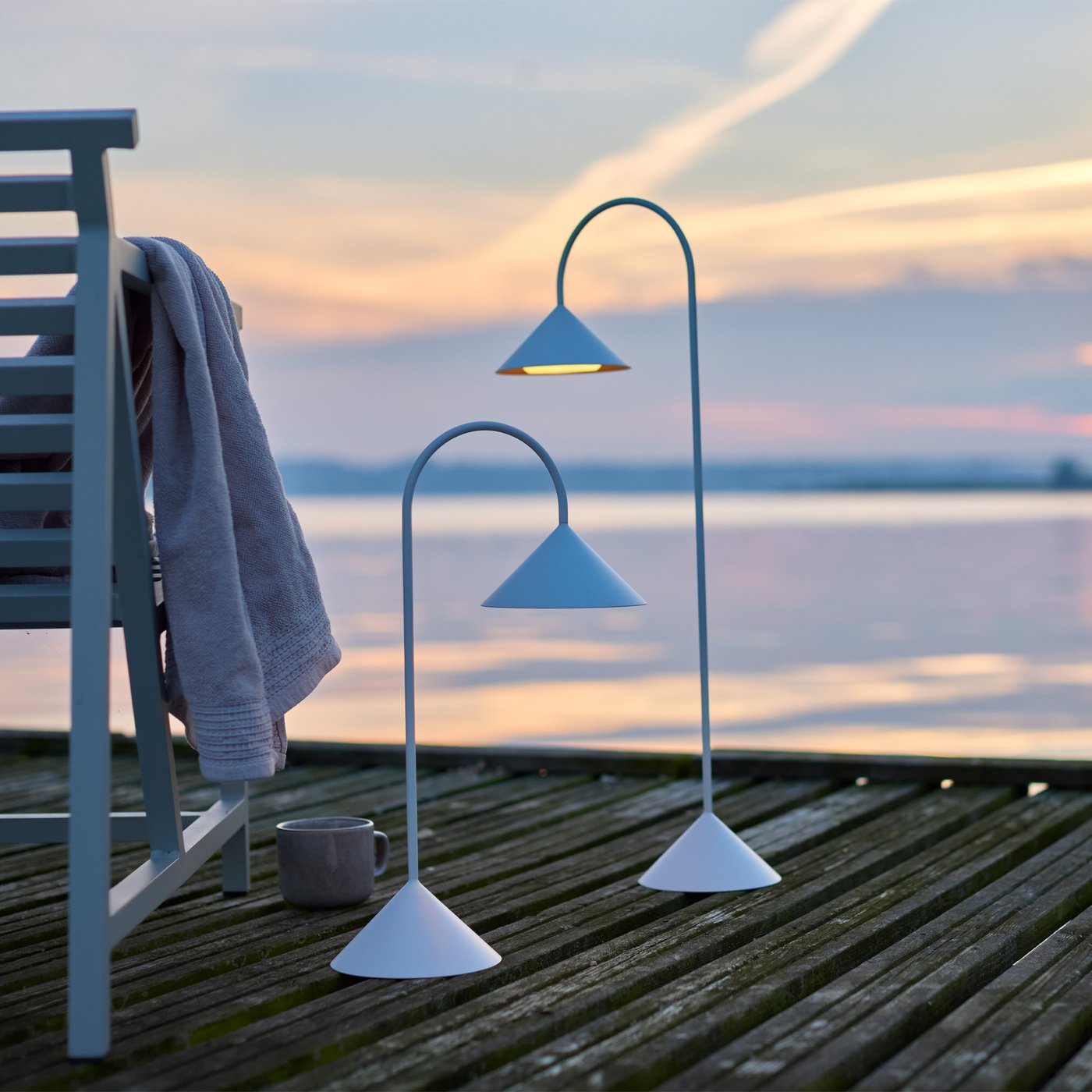 Frandsen Grasp rechargeable table lamp, LED dimmable, matt white ...