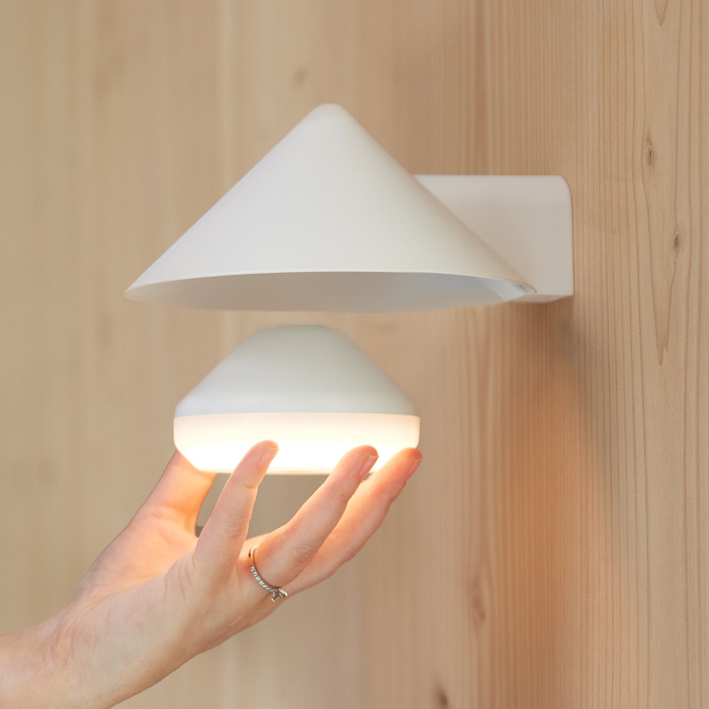 Frandsen Grasp rechargeable wall light, LED dimmable, matt white ...