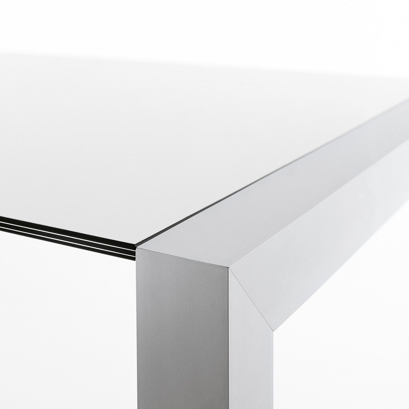 Kristalia Sushi Alucompact dining table with 2 extension leaves ...