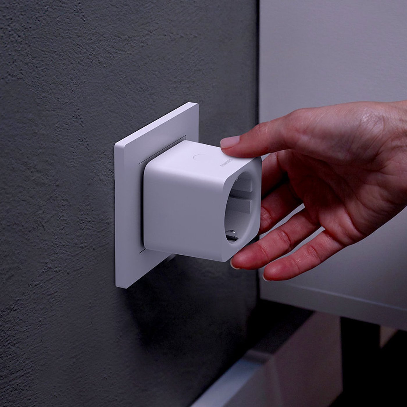 PHILIPS Hue Smartplug smart socket white - 8719514342309 | REUTER