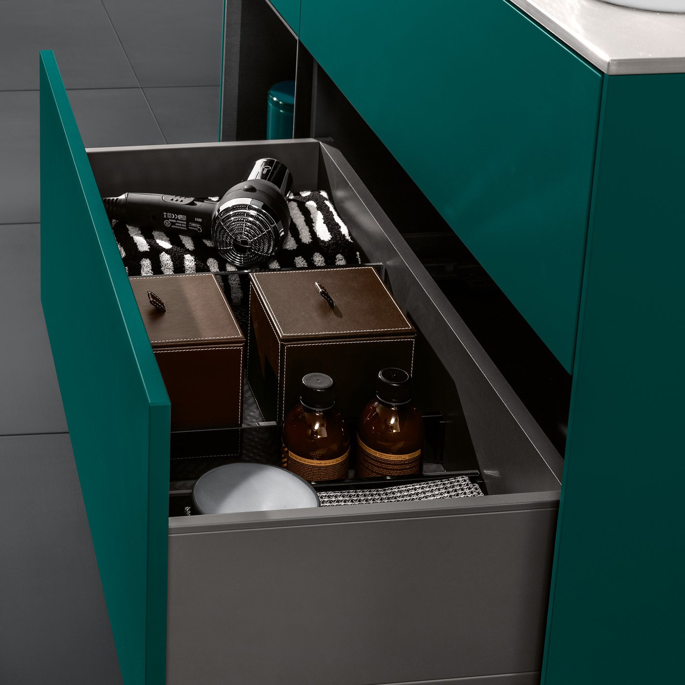 Villeroy & Boch Finion vanity unit, 3 pull-out compartments with open ...